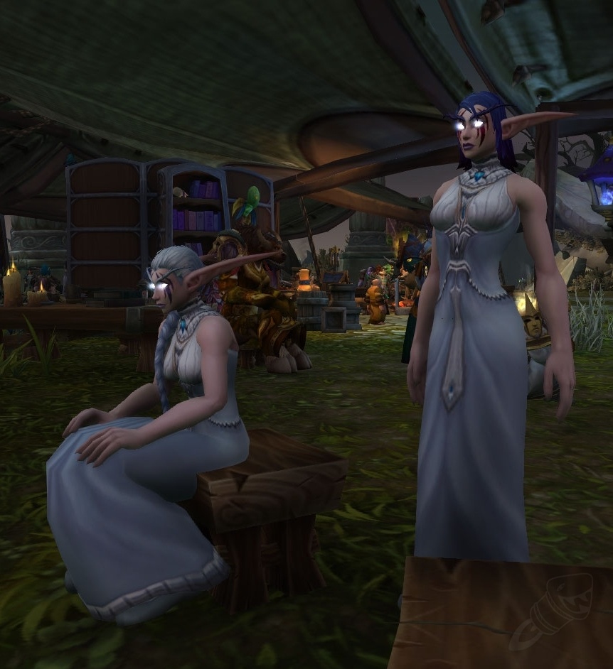 Priestess of Elune - NPC - World of Warcraft
